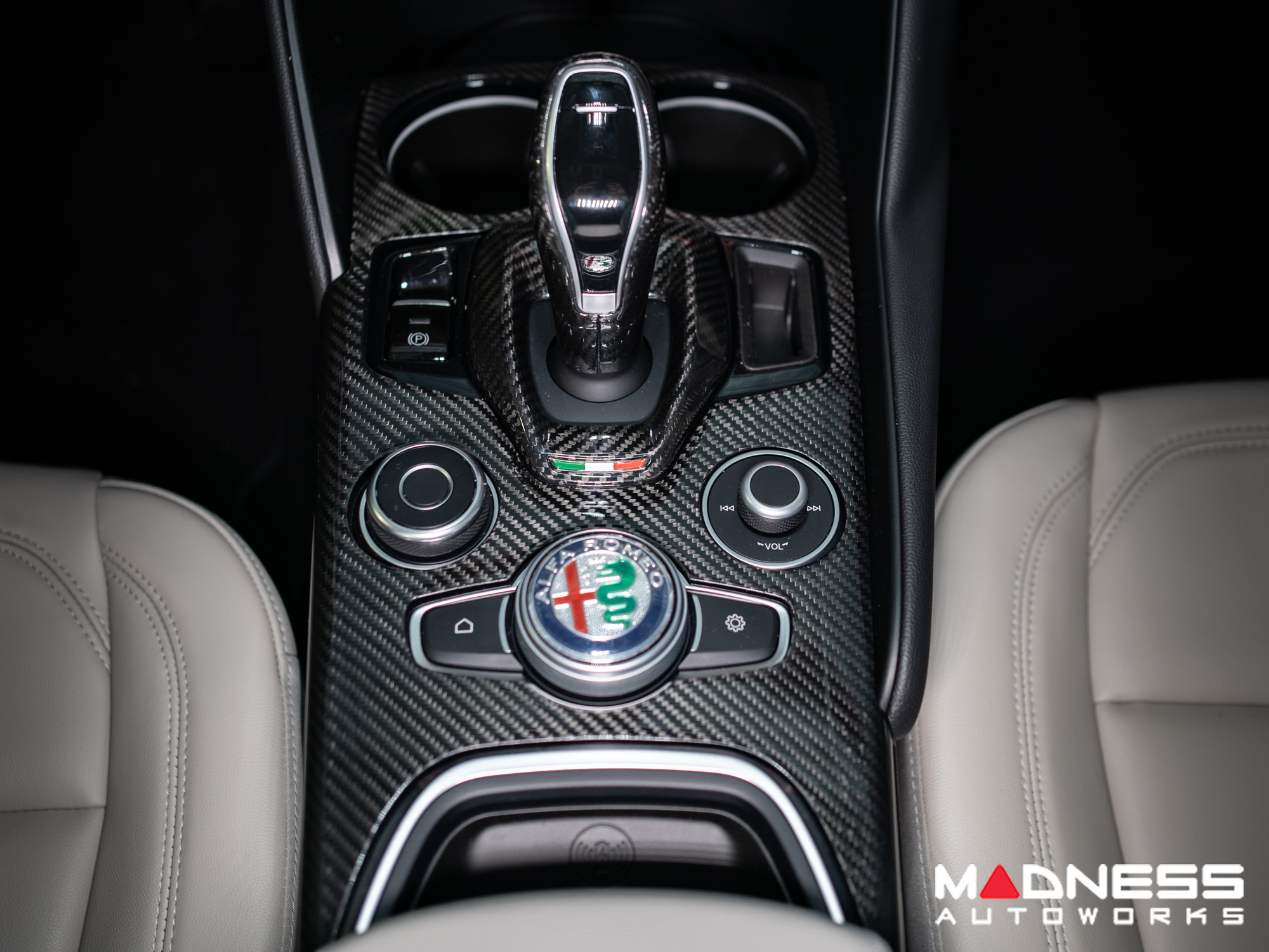 Alfa Romeo Giulia Shift Console Trim - Carbon Fiber - Feroce, JAR-A135 ...